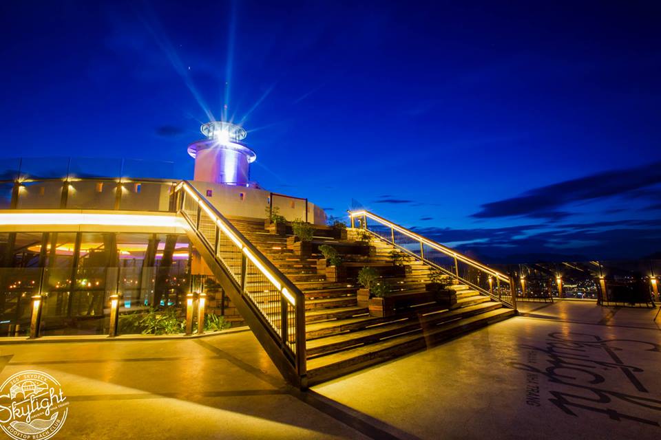 Đi "quẫy" ở Skylight Rooftop: Bar đỉnh nhất Nha Trang - Nha Trang Review
